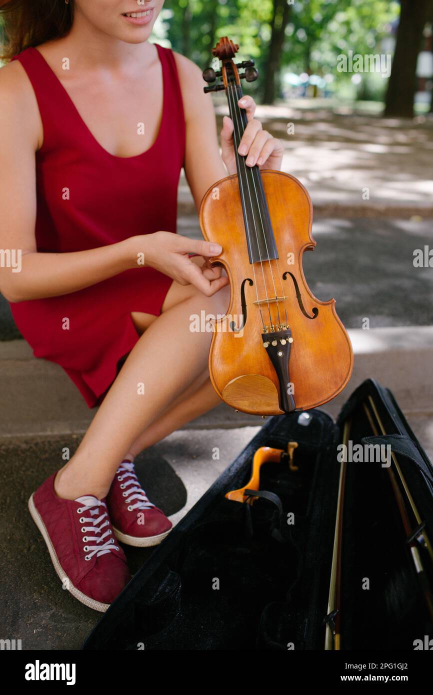 violin instrument classical music performance Stock Photo - Alamy