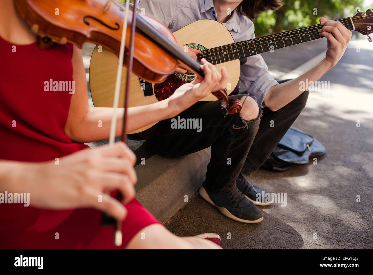 street music duo performance romance freedom Stock Photo - Alamy