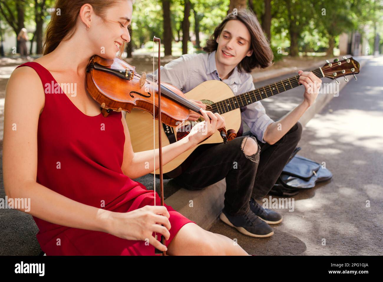 Duo performance hi-res stock photography and images - Alamy