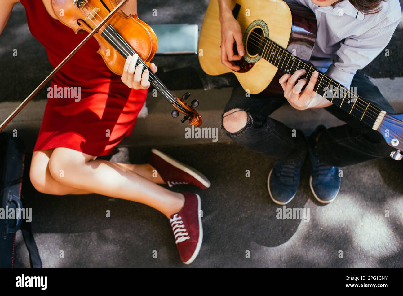 musical instrument advertisement repair shop Stock Photo - Alamy