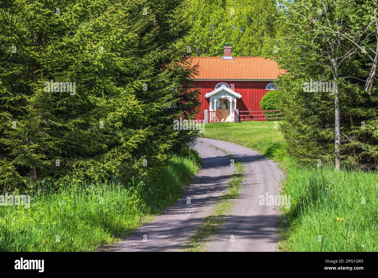 Idyllic red cottage porch hi-res stock photography and images - Alamy