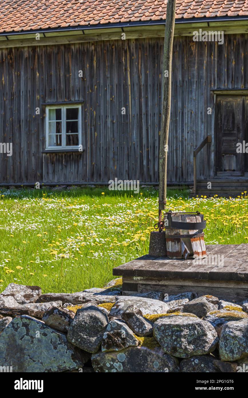 Old farmhouse water well hi-res stock photography and images - Alamy