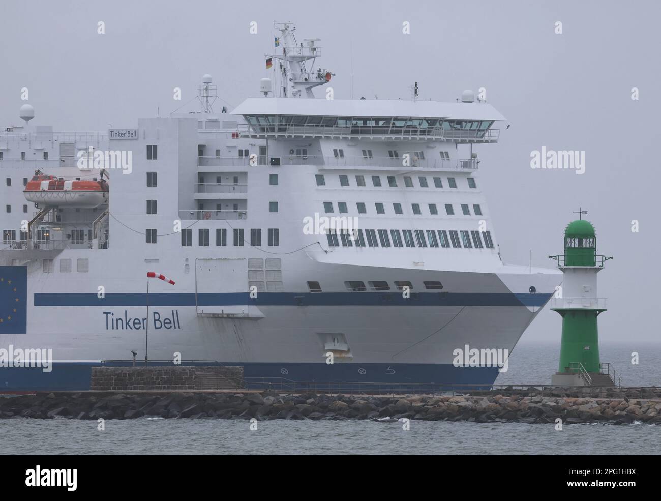 Rostock, Germany. 20th Mar, 2023. At the western beacon on the pier in ...