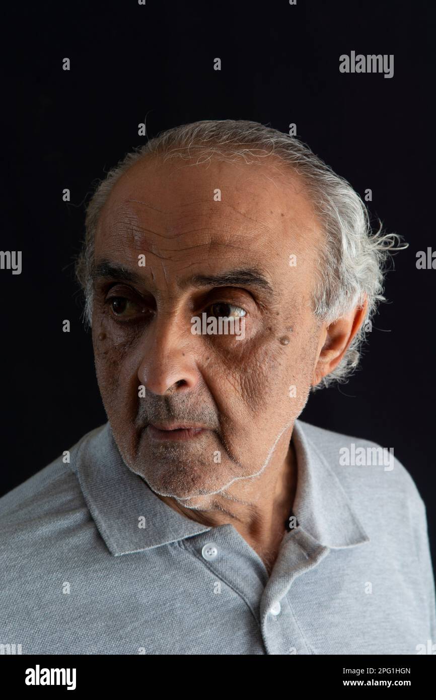 Old man looking away Stock Photo - Alamy