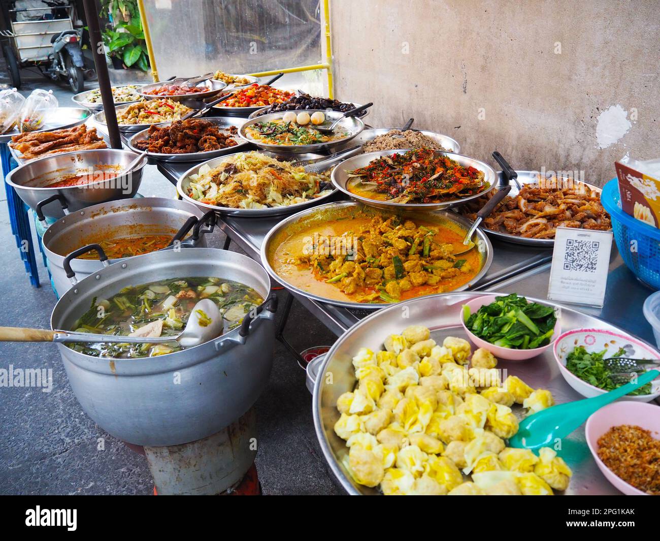 Thai street food display, Bangkok, Thailand Stock Photo - Alamy