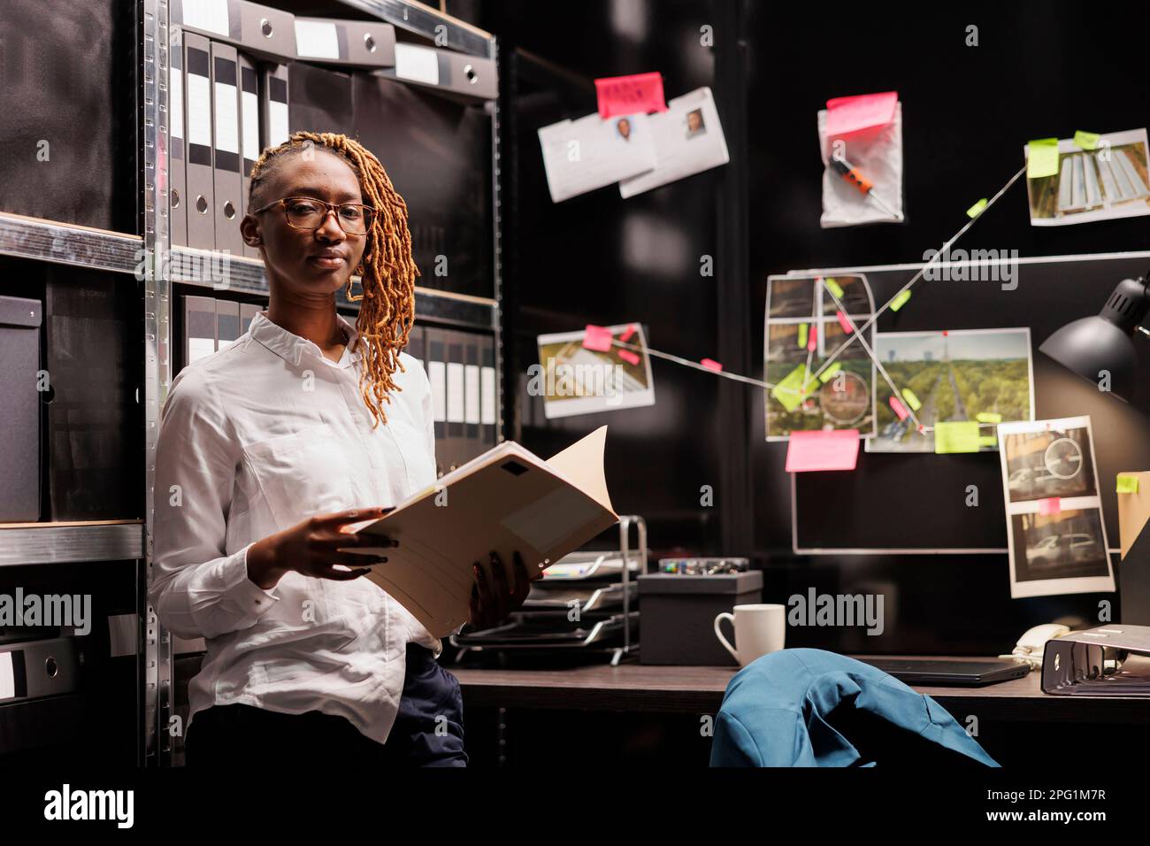 Police investigator looking clues board hi-res stock photography and ...