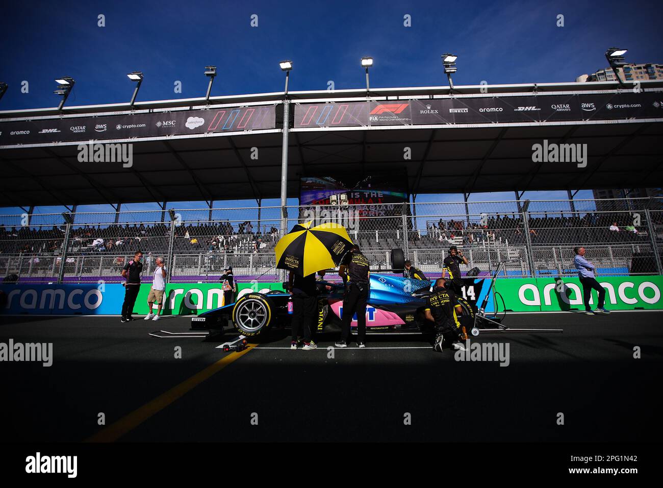 14 DOOHAN Jack (aus), UNI-Virtuosi Racing, Dallara F2, starting grid ...