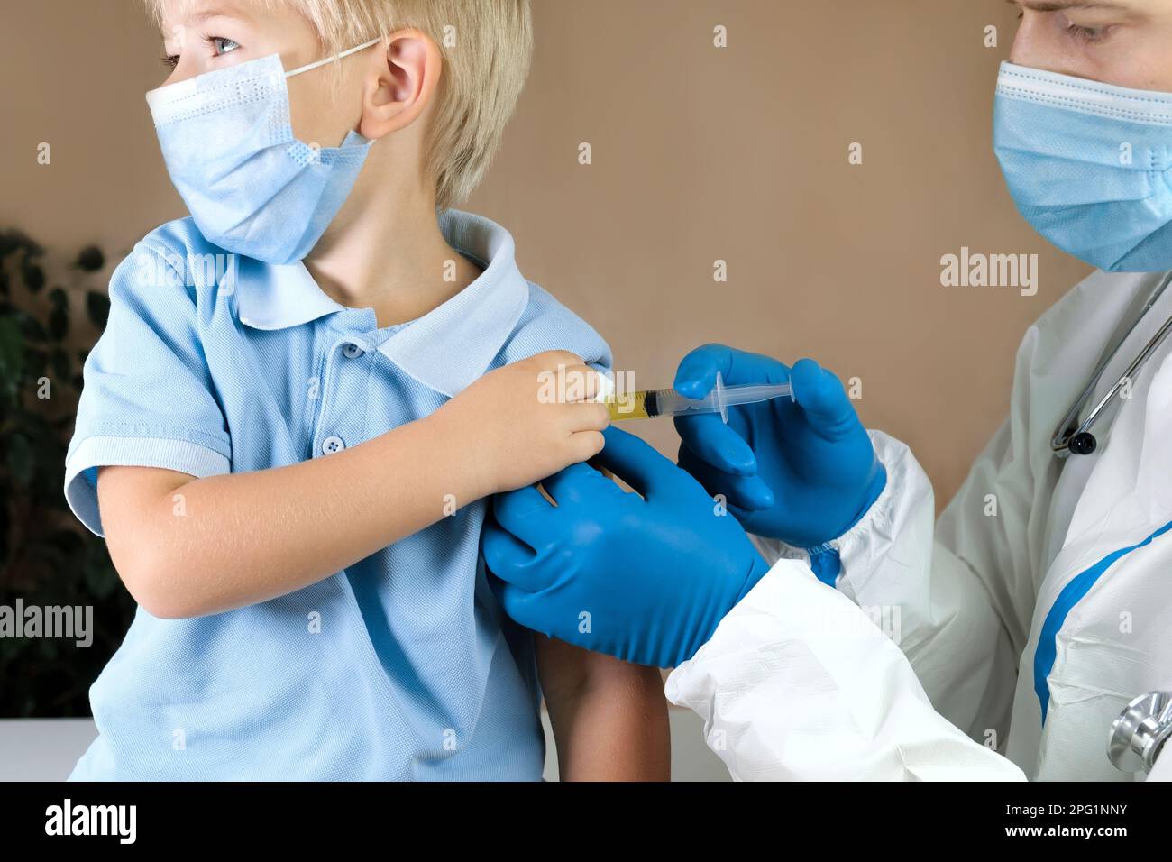 Nurse giving boy injection hi-res stock photography and images - Alamy