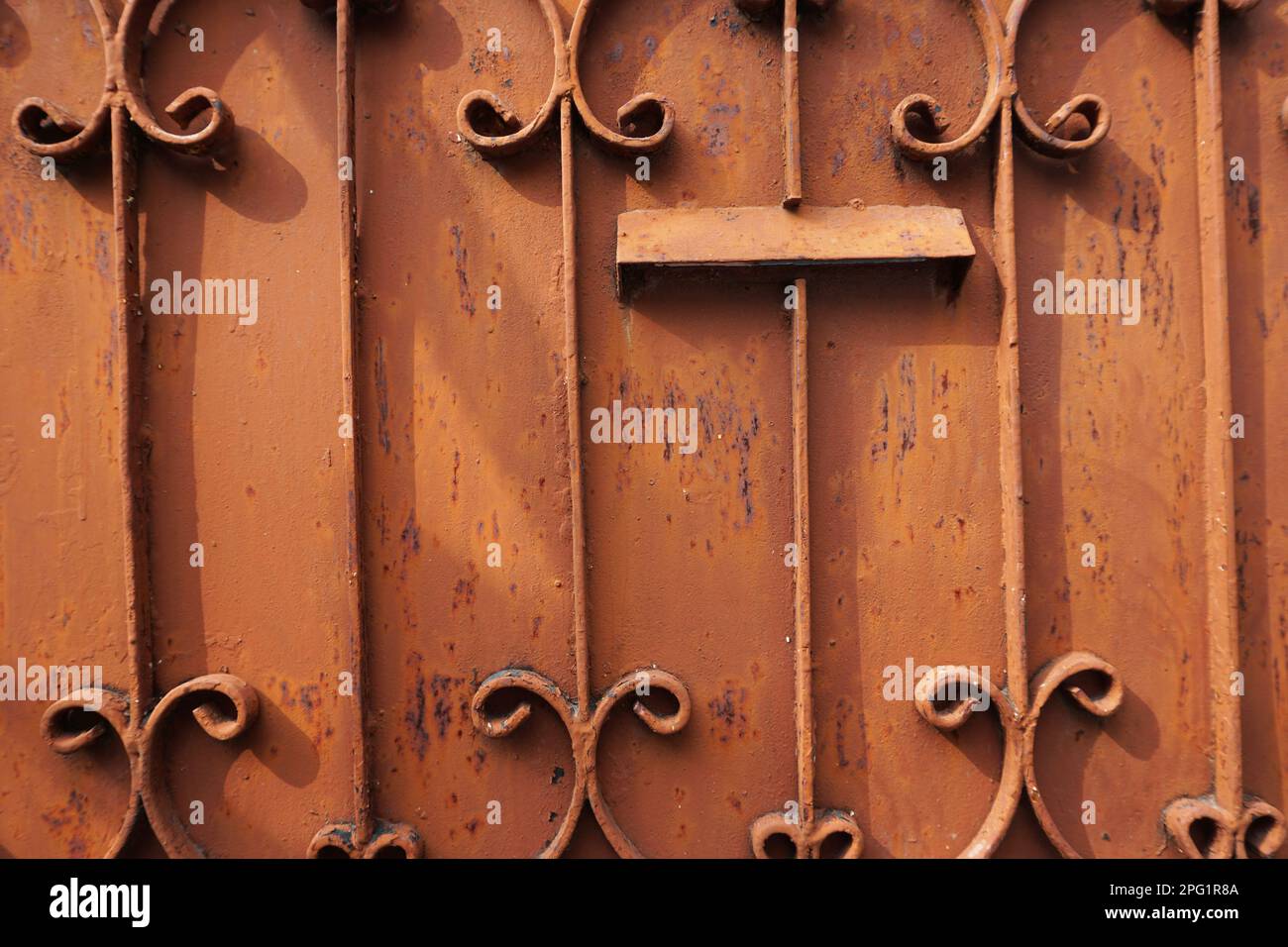 Old iron fence hi-res stock photography and images - Alamy