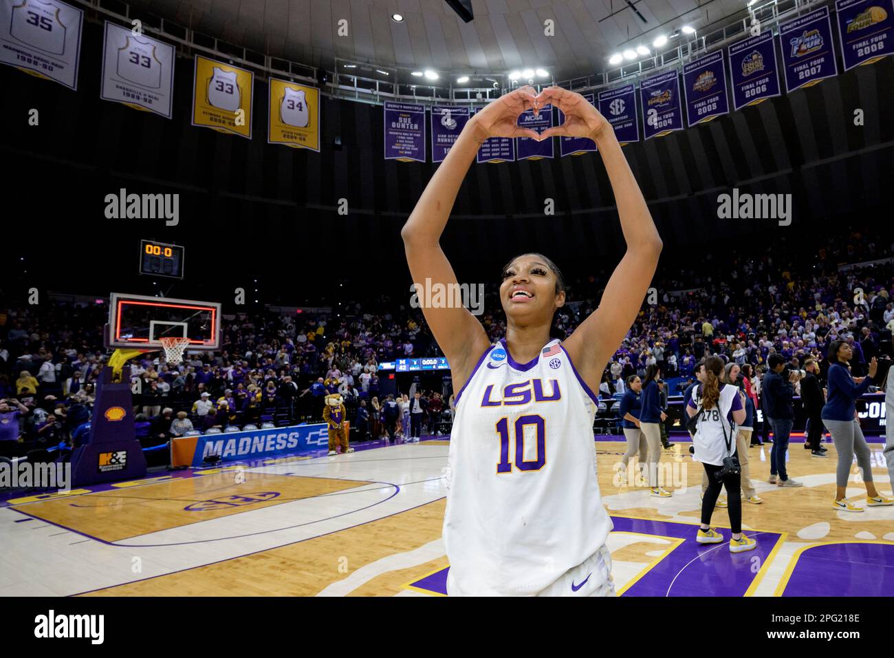 LSU forward Angel Reese (10) makes a heart sign to the crowd after LSU ...