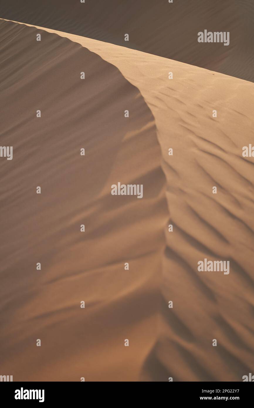 Minimalistic frame with sand dune pattern in the desert Stock Photo - Alamy