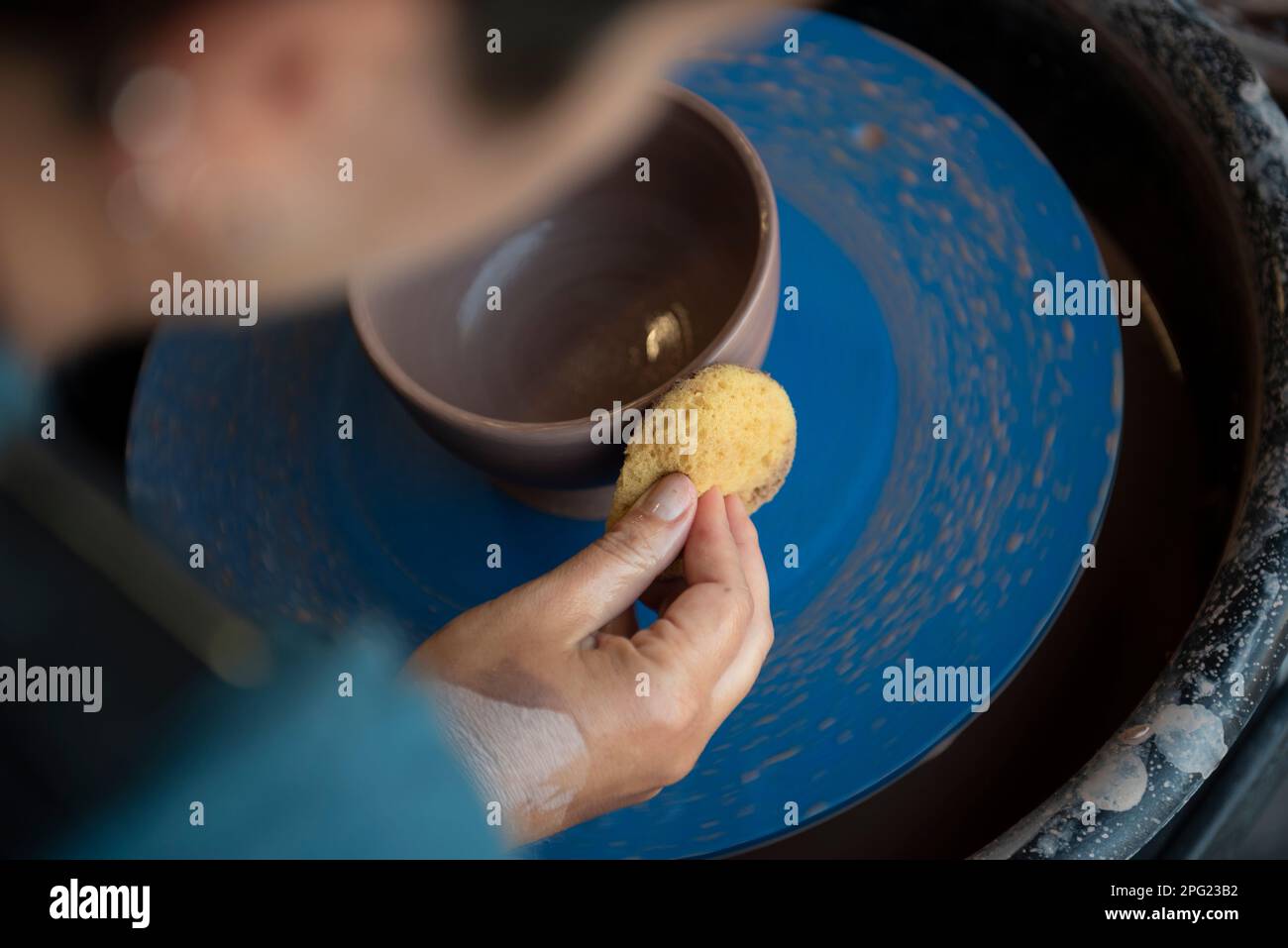 Smoothing clay hi-res stock photography and images - Alamy