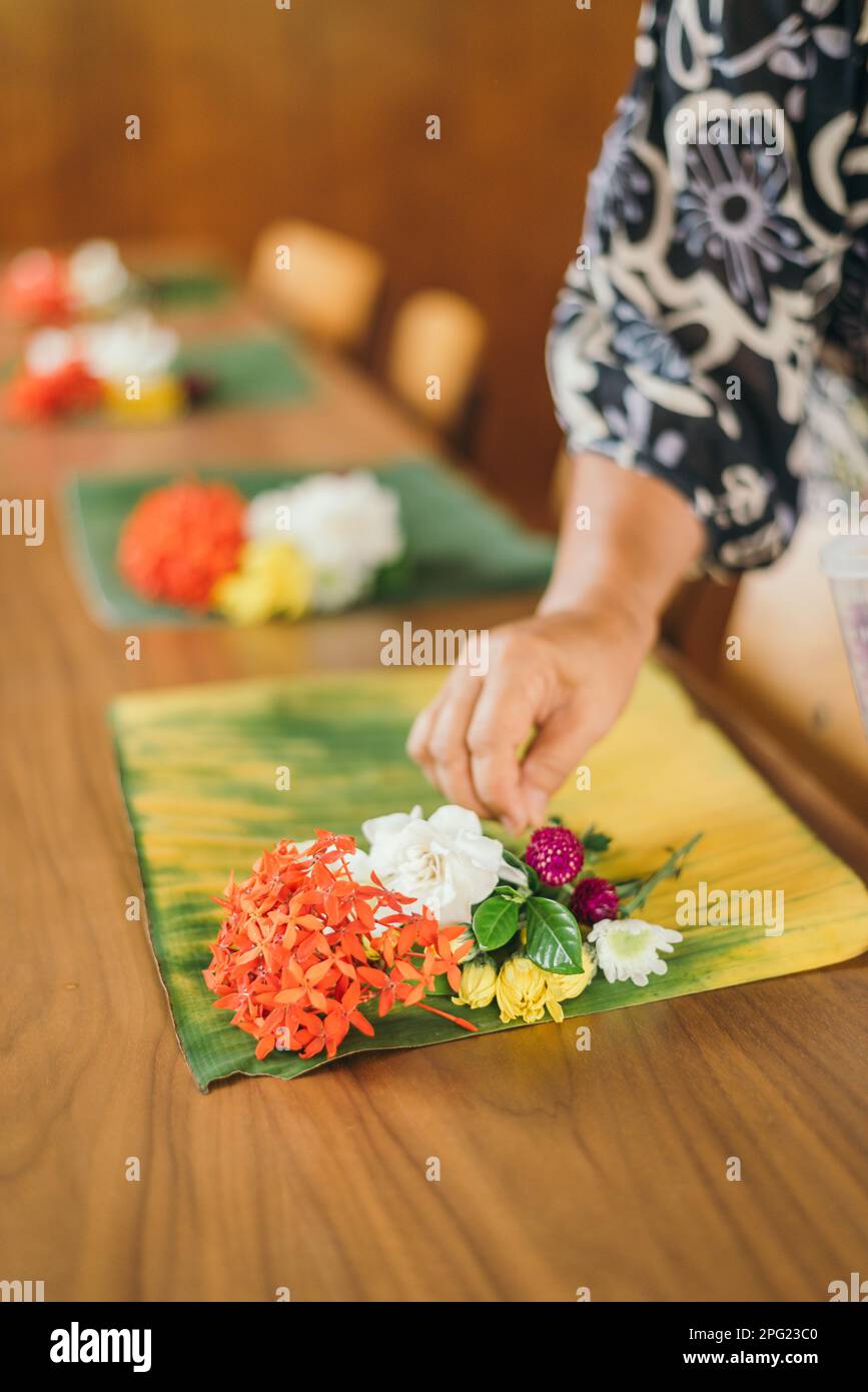 Tropical flower arrangement workshop class Stock Photo - Alamy