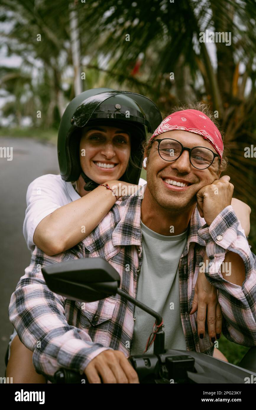 Adult couple bike hi-res stock photography and images - Alamy