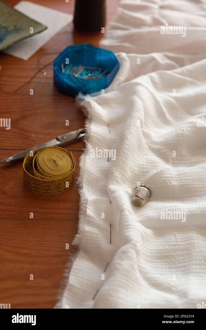 Hand sewing needle hi-res stock photography and images - Alamy