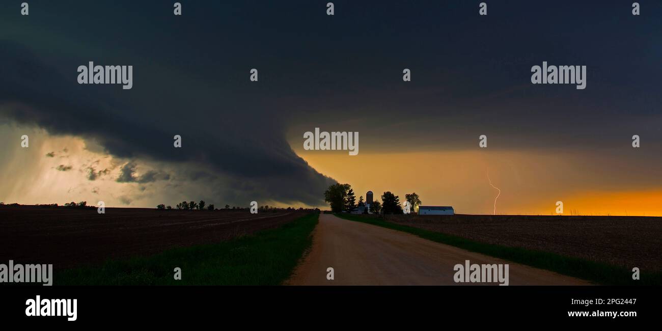 Chasing the sunset hi-res stock photography and images - Alamy