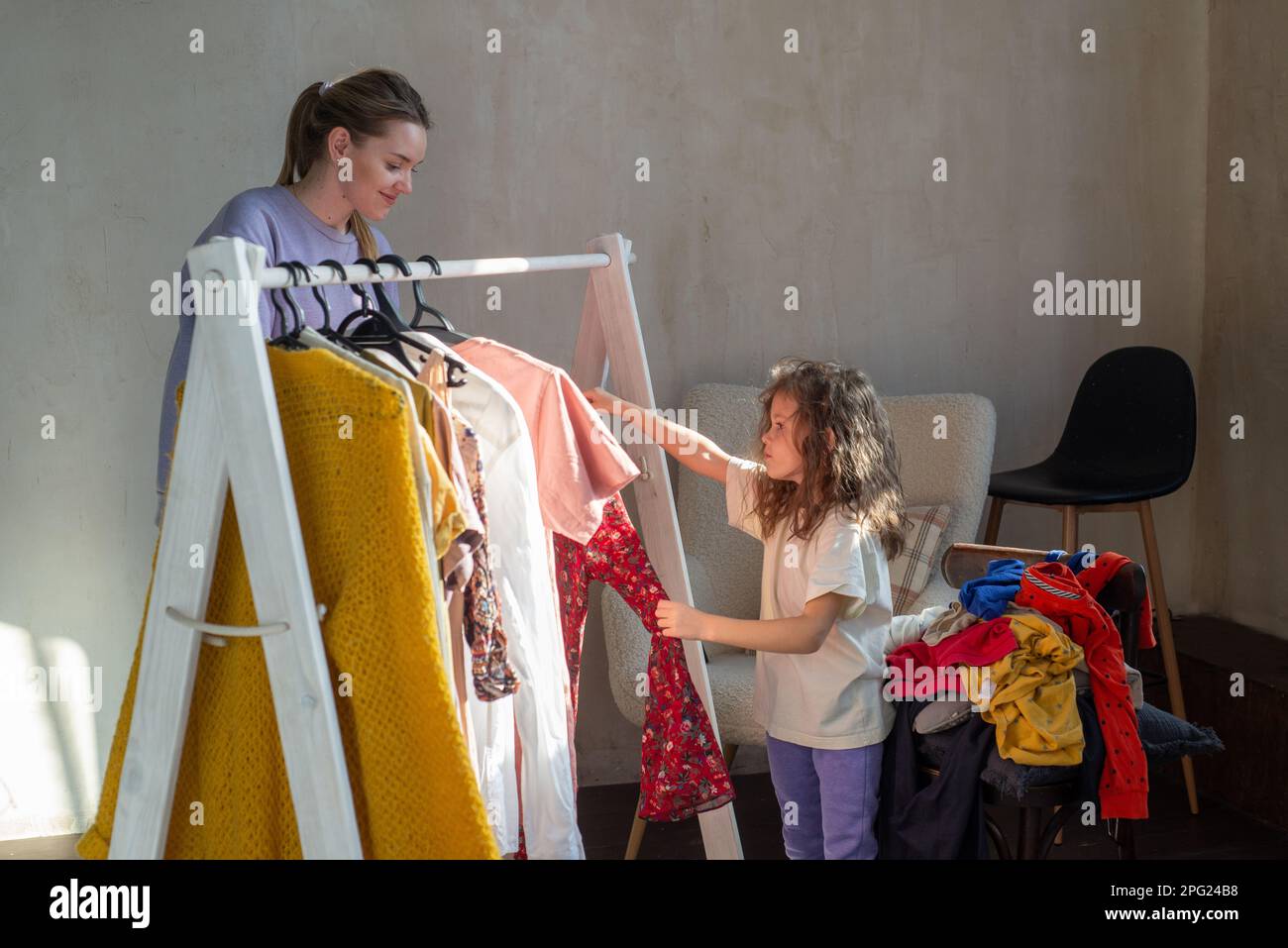 Mom child cloth folding hi-res stock photography and images - Alamy