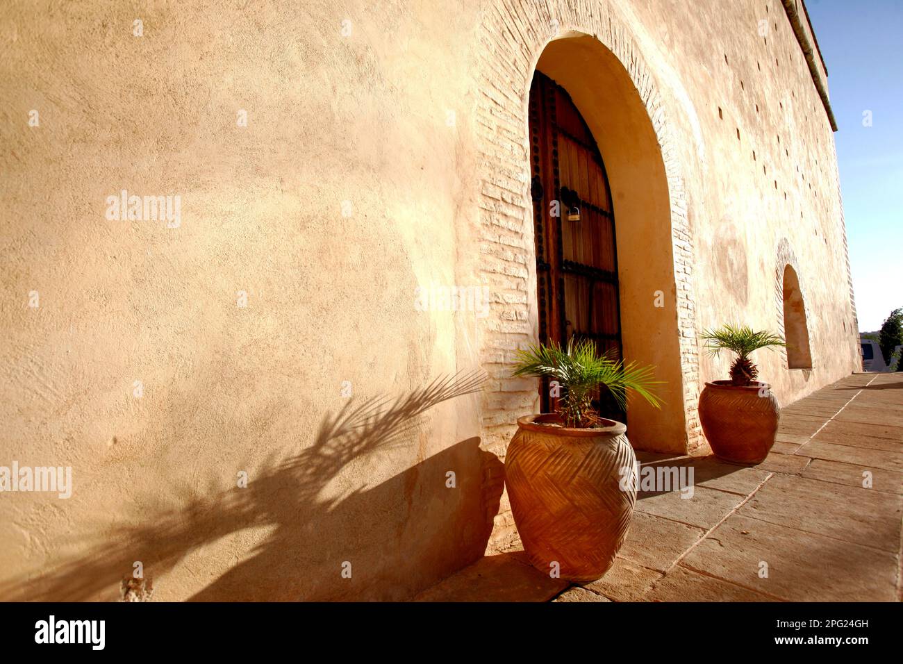 Sand colored building hi-res stock photography and images - Alamy