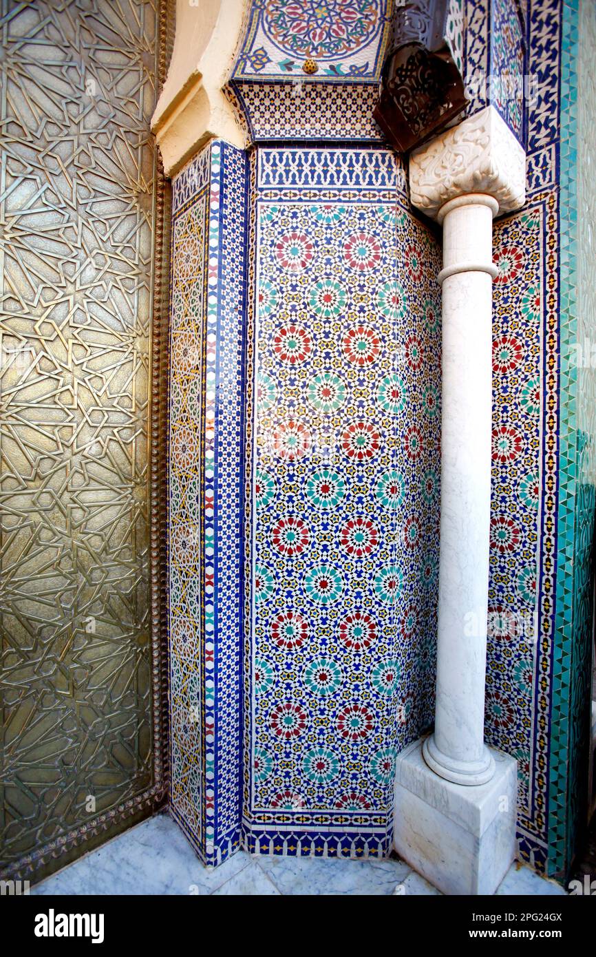 Tile work at the entrance Stock Photo - Alamy