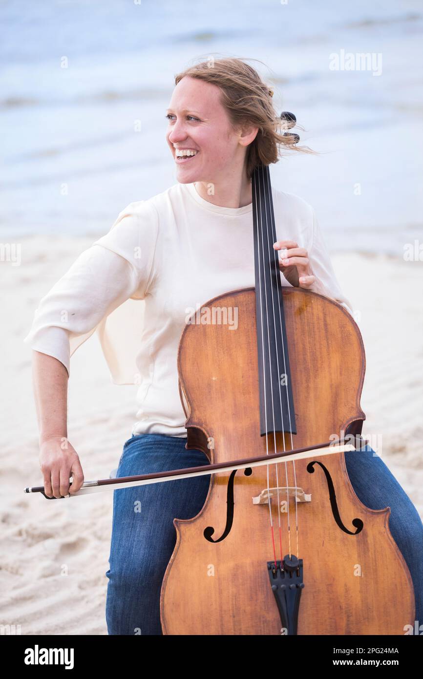 Woman playing cello on hi-res stock photography and images - Alamy