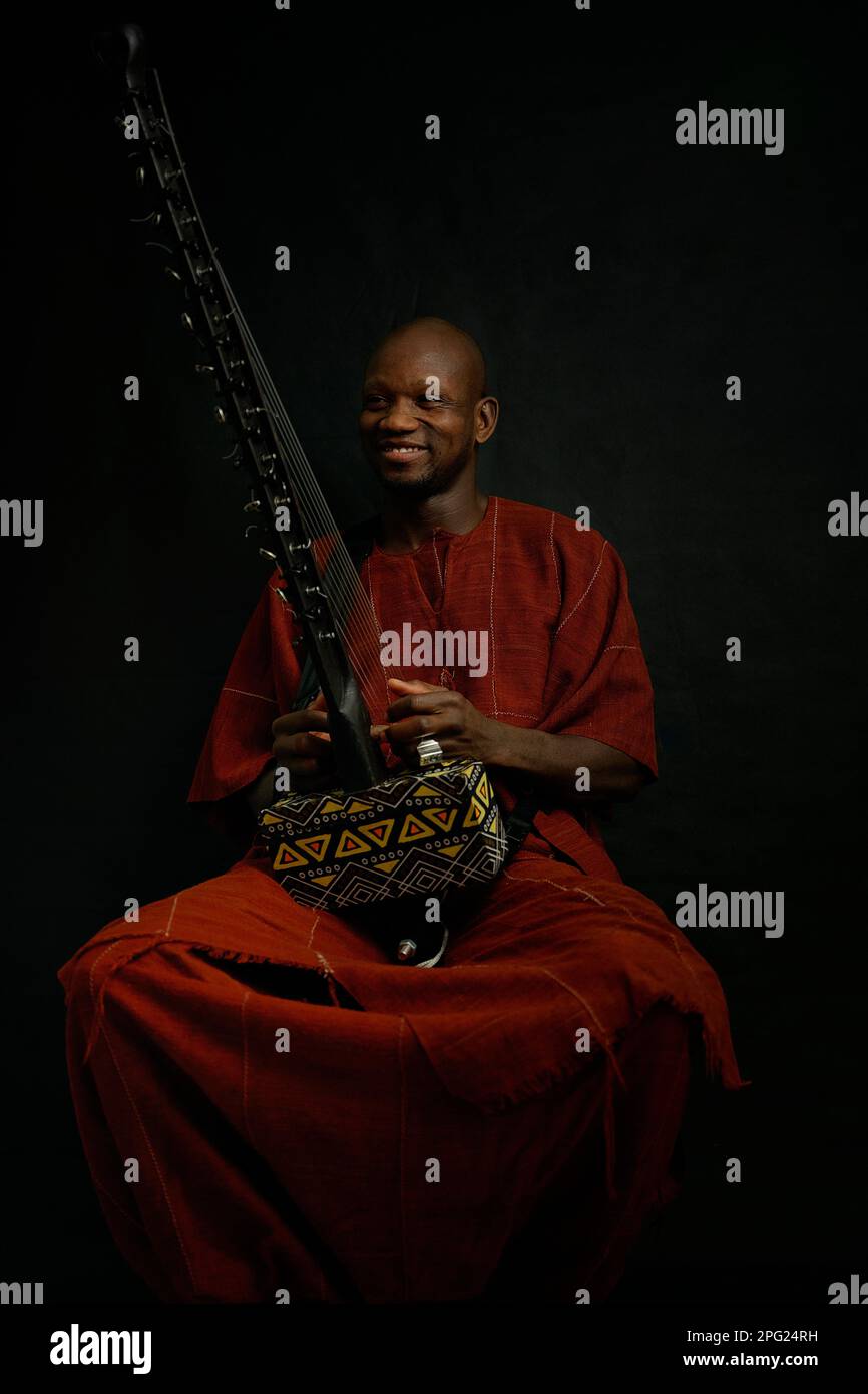 Traditional african instruments hi-res stock photography and images - Alamy