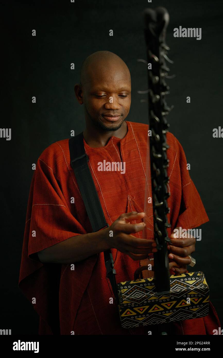 Traditional african instruments hi-res stock photography and images - Alamy