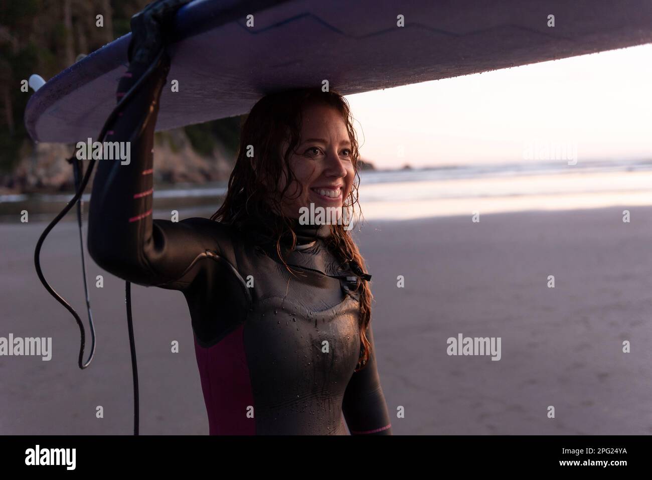 Female surfer carrying board hi-res stock photography and images - Alamy