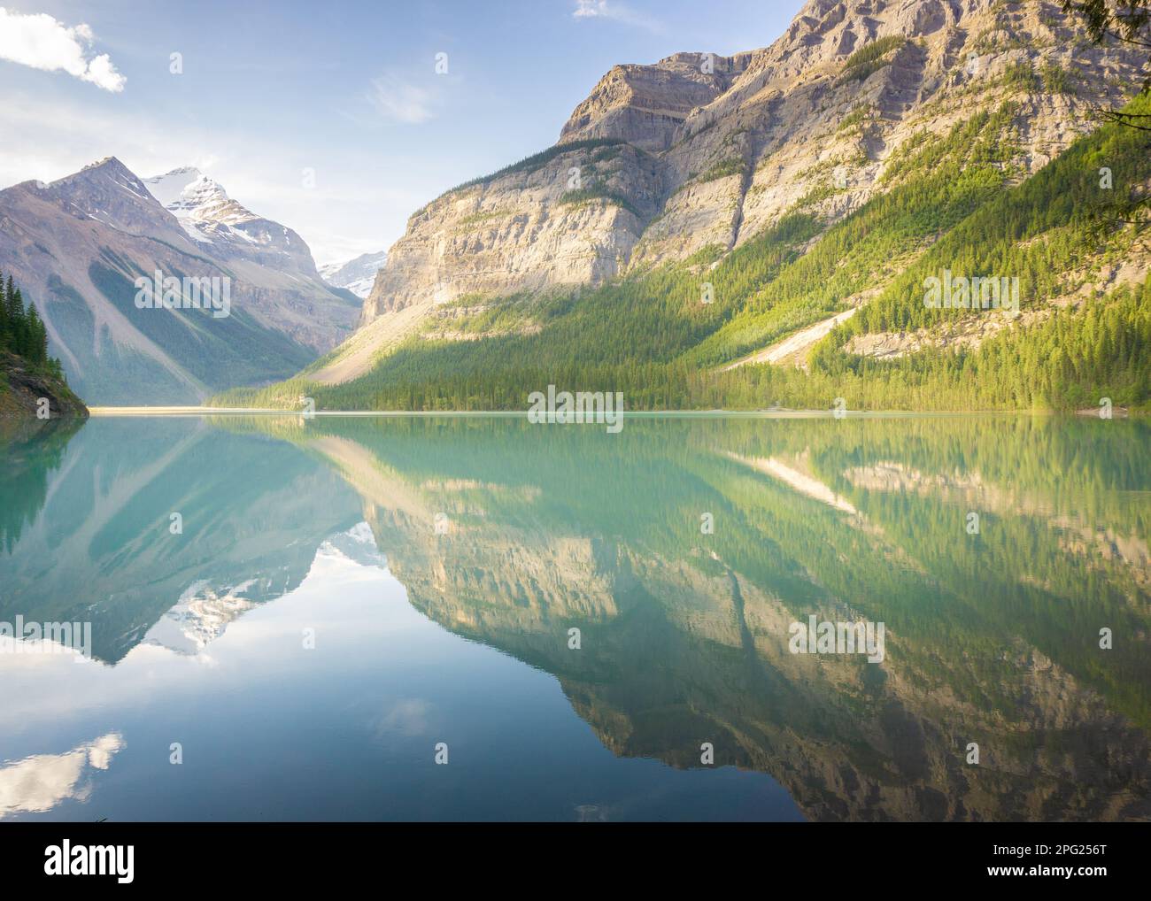 Mountains Reflected on Kinney Lake Stock Photo - Alamy