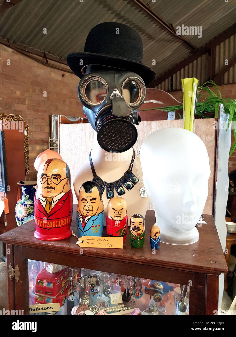 Antique gas mask hi-res stock photography and images - Alamy