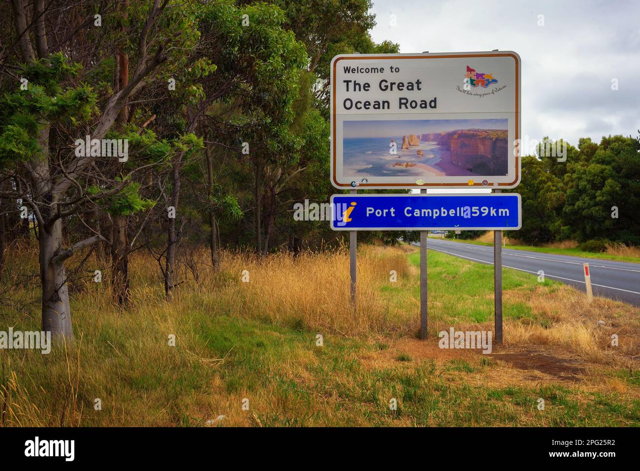 Welcome to the Great Ocean Road street sign situated along route B100 ...