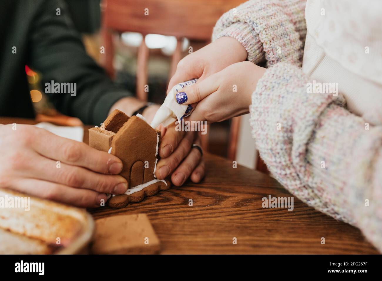 Father and daughter work together to build gingerbread house Stock Photo - Alamy