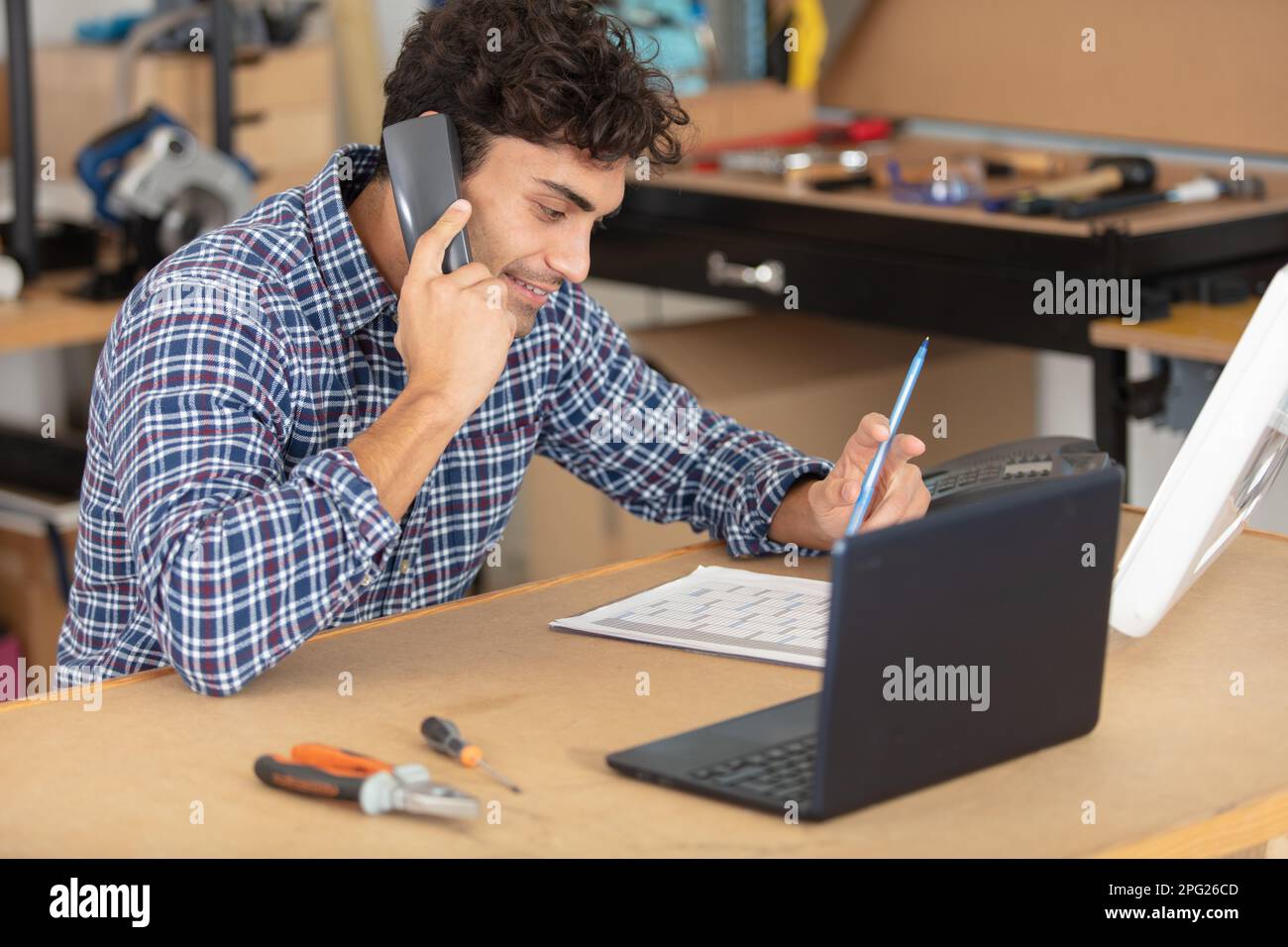 Workbench order hi-res stock photography and images - Alamy