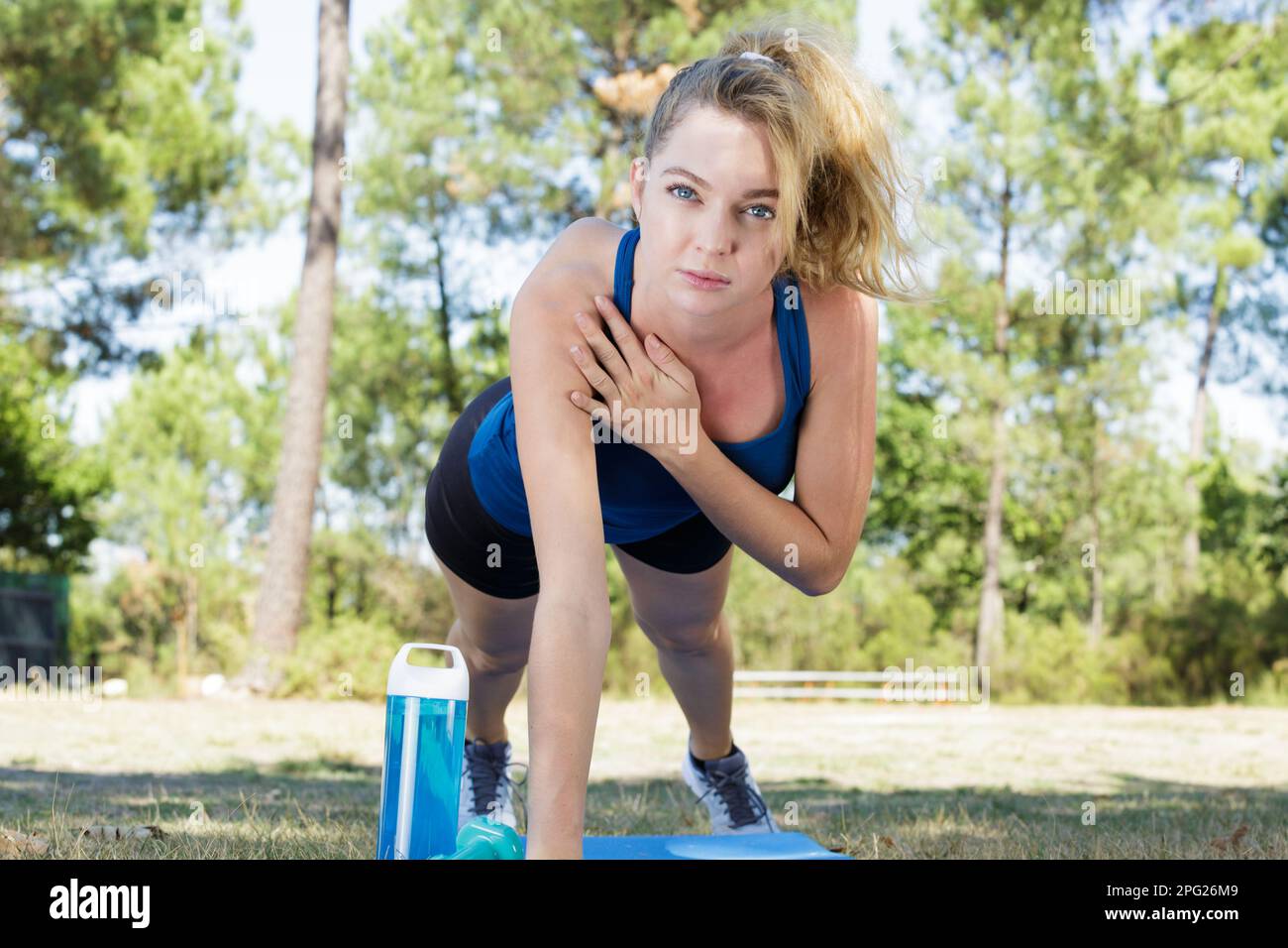 Women plank exercise arm hi-res stock photography and images - Alamy