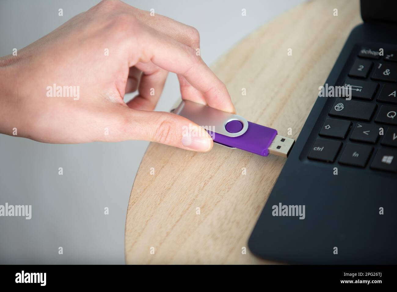 Laptop plugging usb hi-res stock photography and images - Alamy