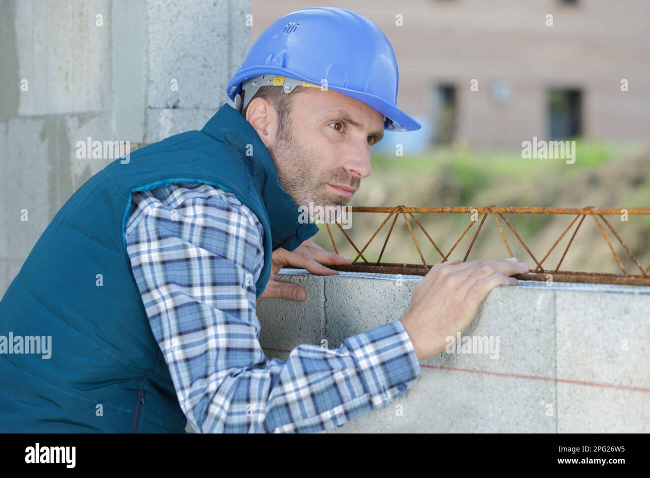 master lays paving stones in layers Stock Photo - Alamy