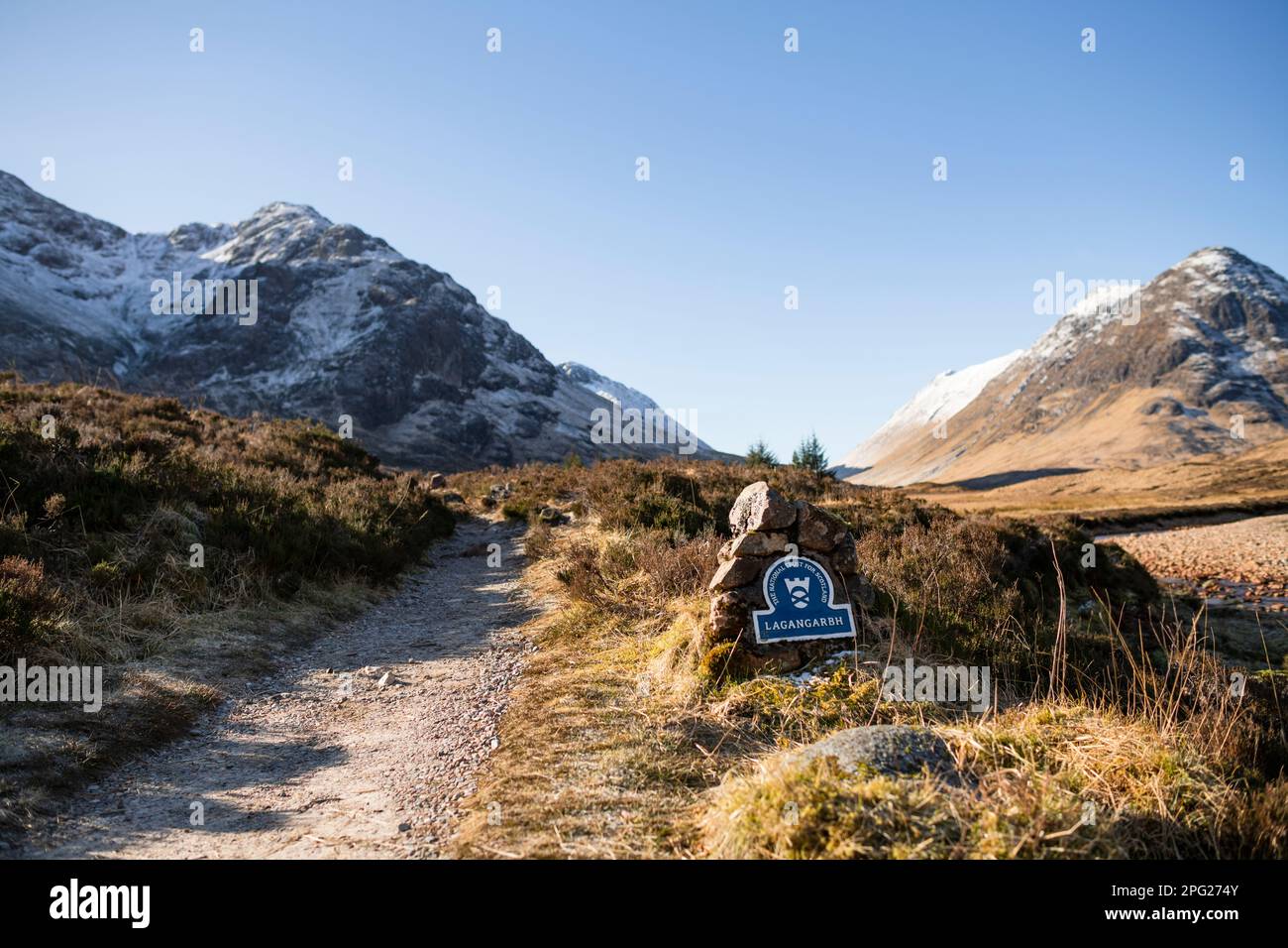 Trail through the mountains of the Scottish Highlands Stock Photo - Alamy