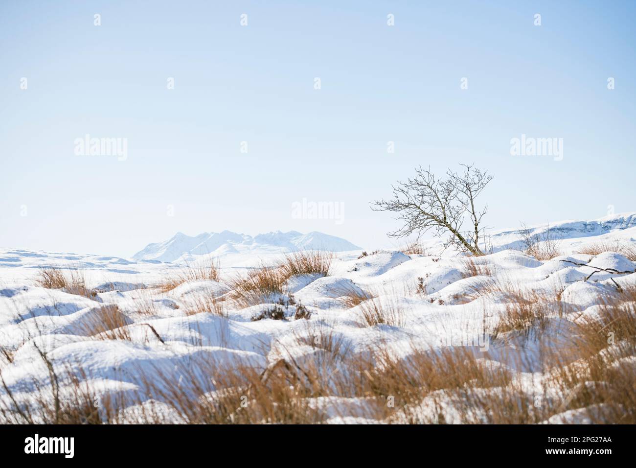 Snowy landscape of Isle of Skye in Scottish highlands Stock Photo - Alamy