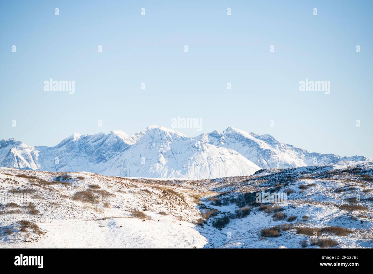 Snowy mountain ridge on Isle of Skye in Scottish Highlands Stock Photo ...
