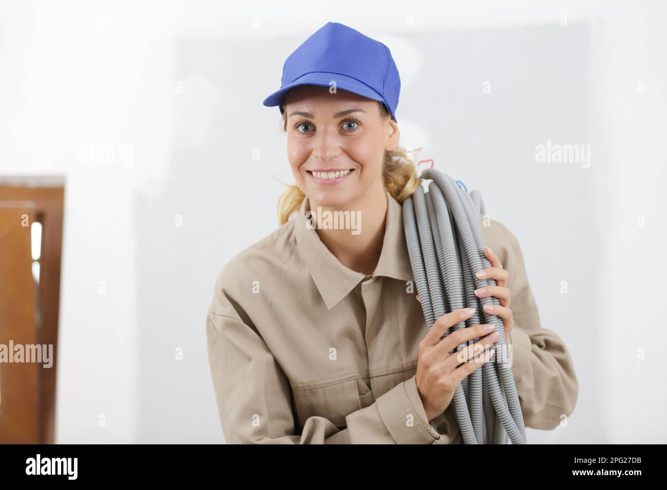 Over the shoulder carry woman hi-res stock photography and images - Alamy