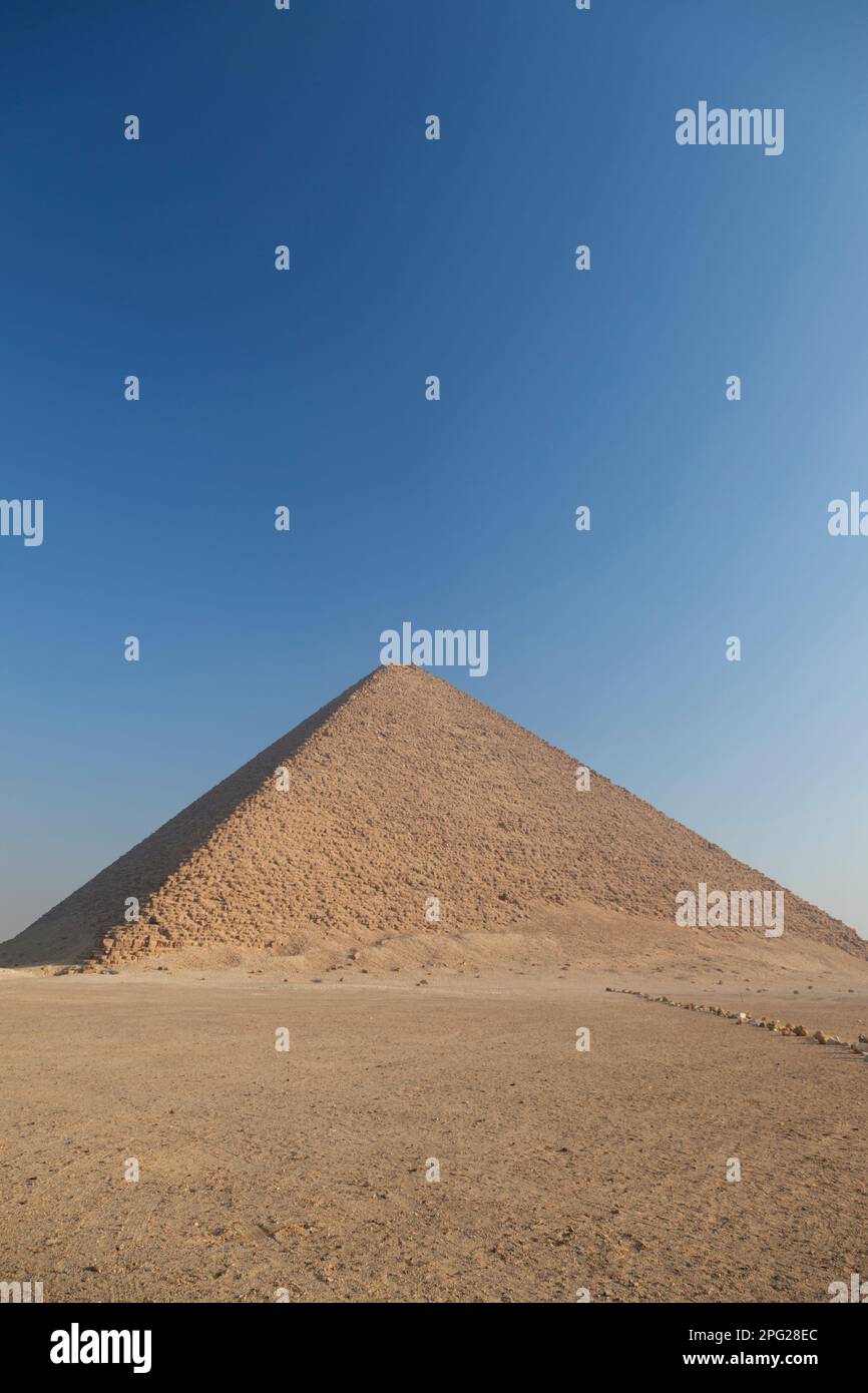 Red pyramid hi-res stock photography and images - Alamy