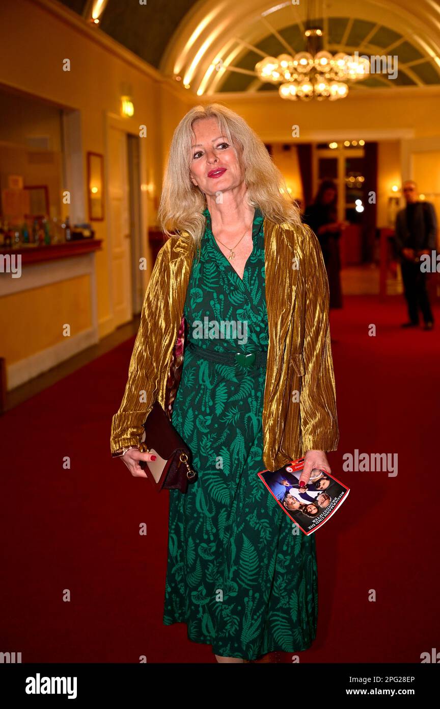 Claudia Neidig bei der Premiere des Theatestücks 'Biedermann und die ...