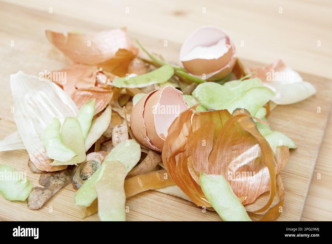Uneaten food trash hi-res stock photography and images - Alamy