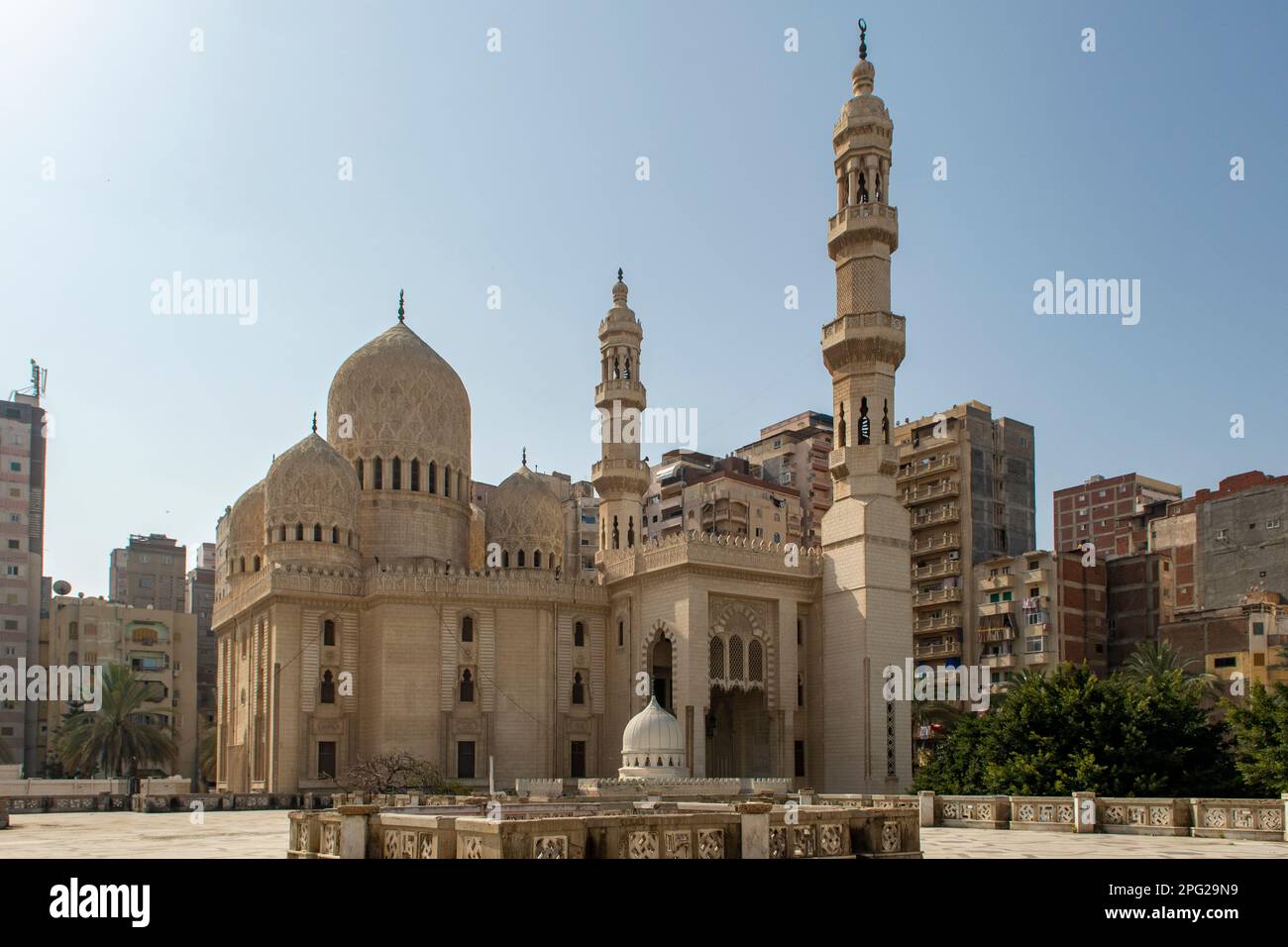 Side Mosque at Sidi Morsi Abu al-Abbas Mosque, Alexandria, Egypt Stock ...