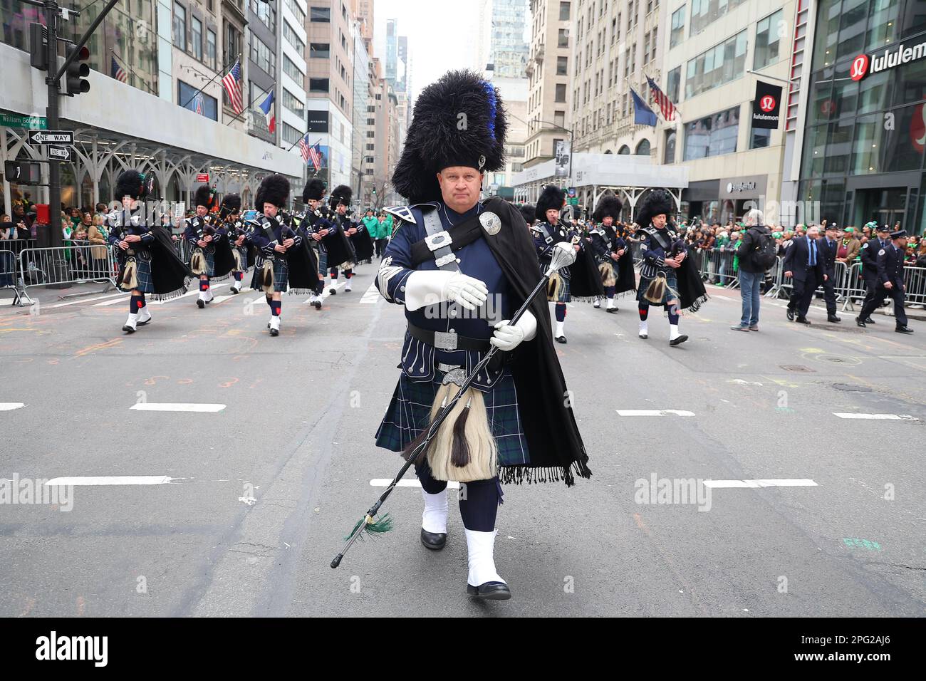 The Pipes and Drums of the Orange County AOH march during the St ...