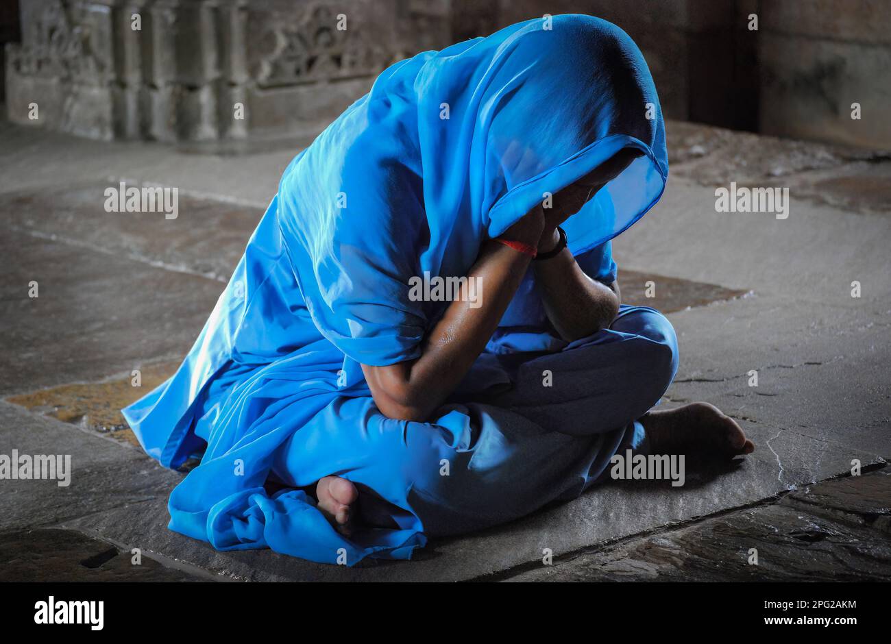 Hindu praying temple hi-res stock photography and images - Alamy