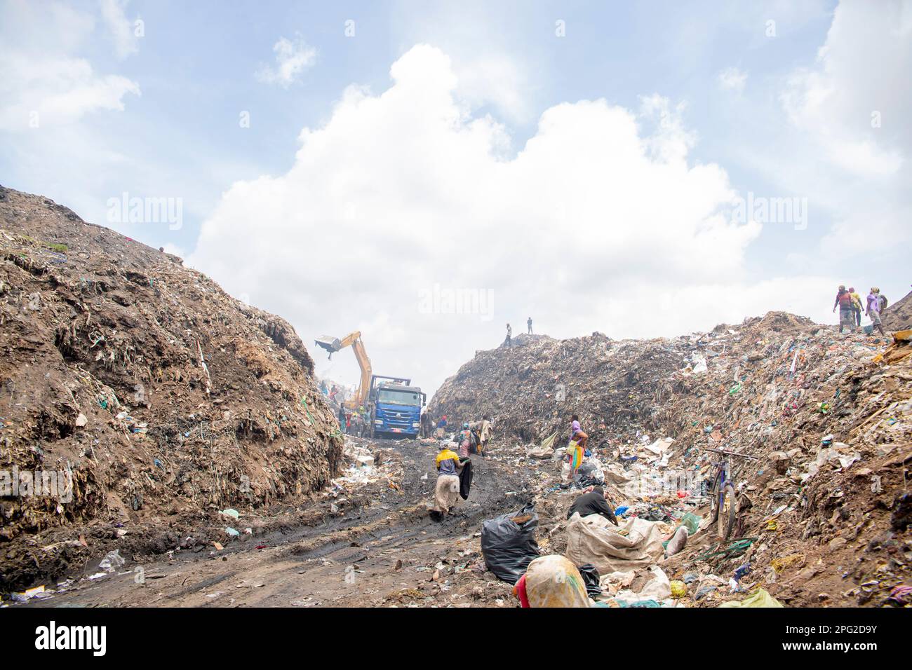 Dumpsite hi-res stock photography and images - Alamy