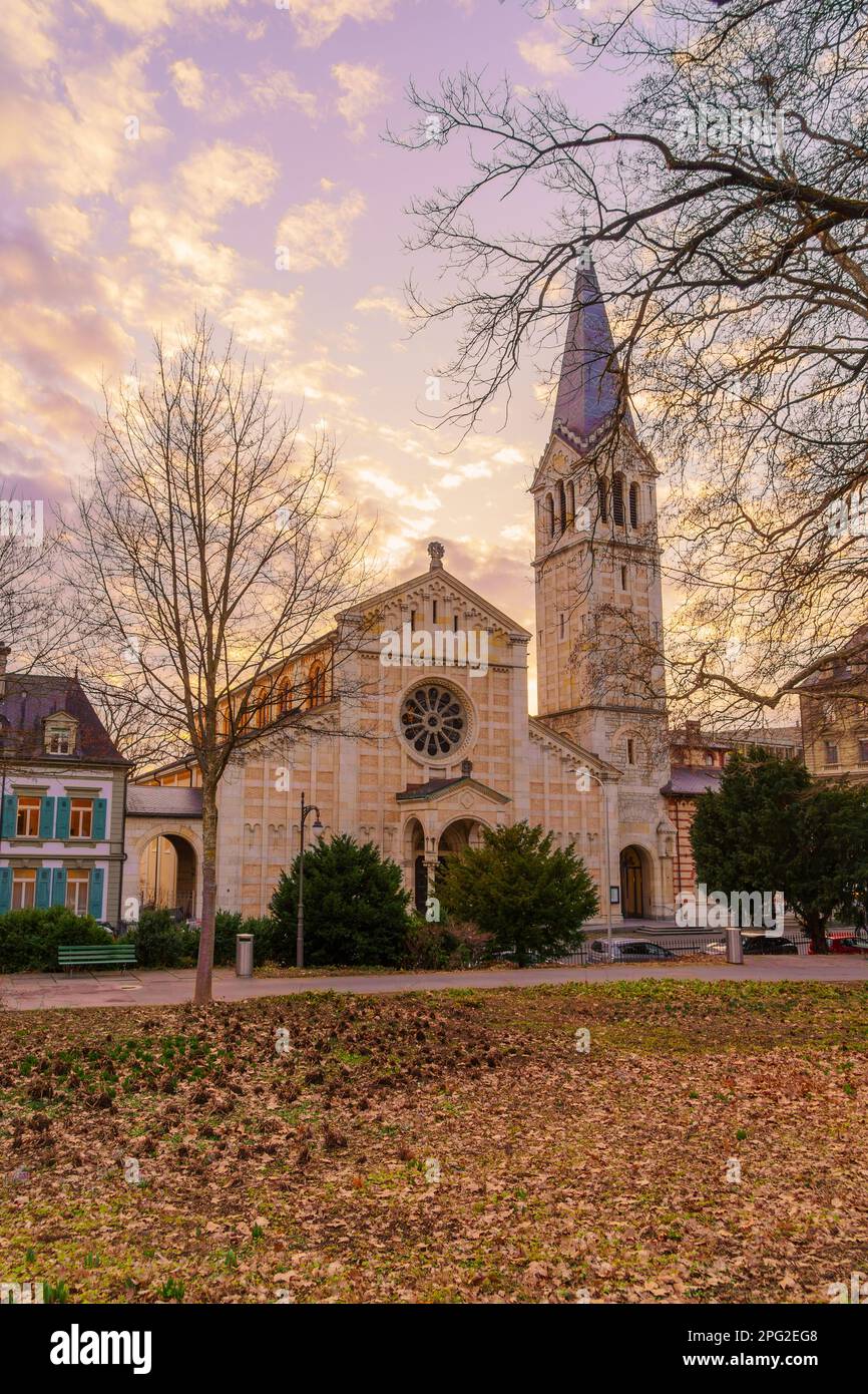Sunset view of the Pfarramt Dreifaltigkeit Catholic church, in Bern ...
