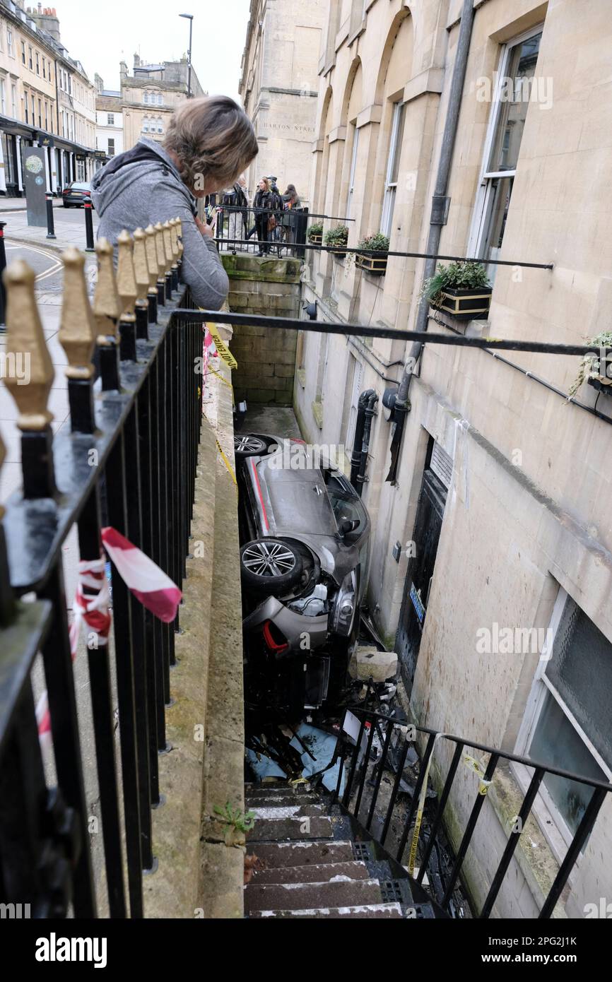 Bath, 20th March 2023. A car has fallen into the gap between the ...