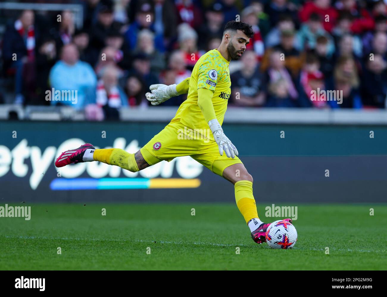 Brentford goalkeeper David Raya during the Premier League match at Gtech Community Stadium ...