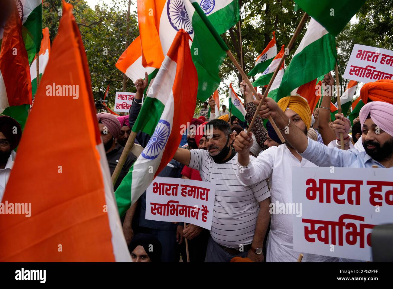 Indian Sikhs protesting against the pulling down of Indian flag from ...